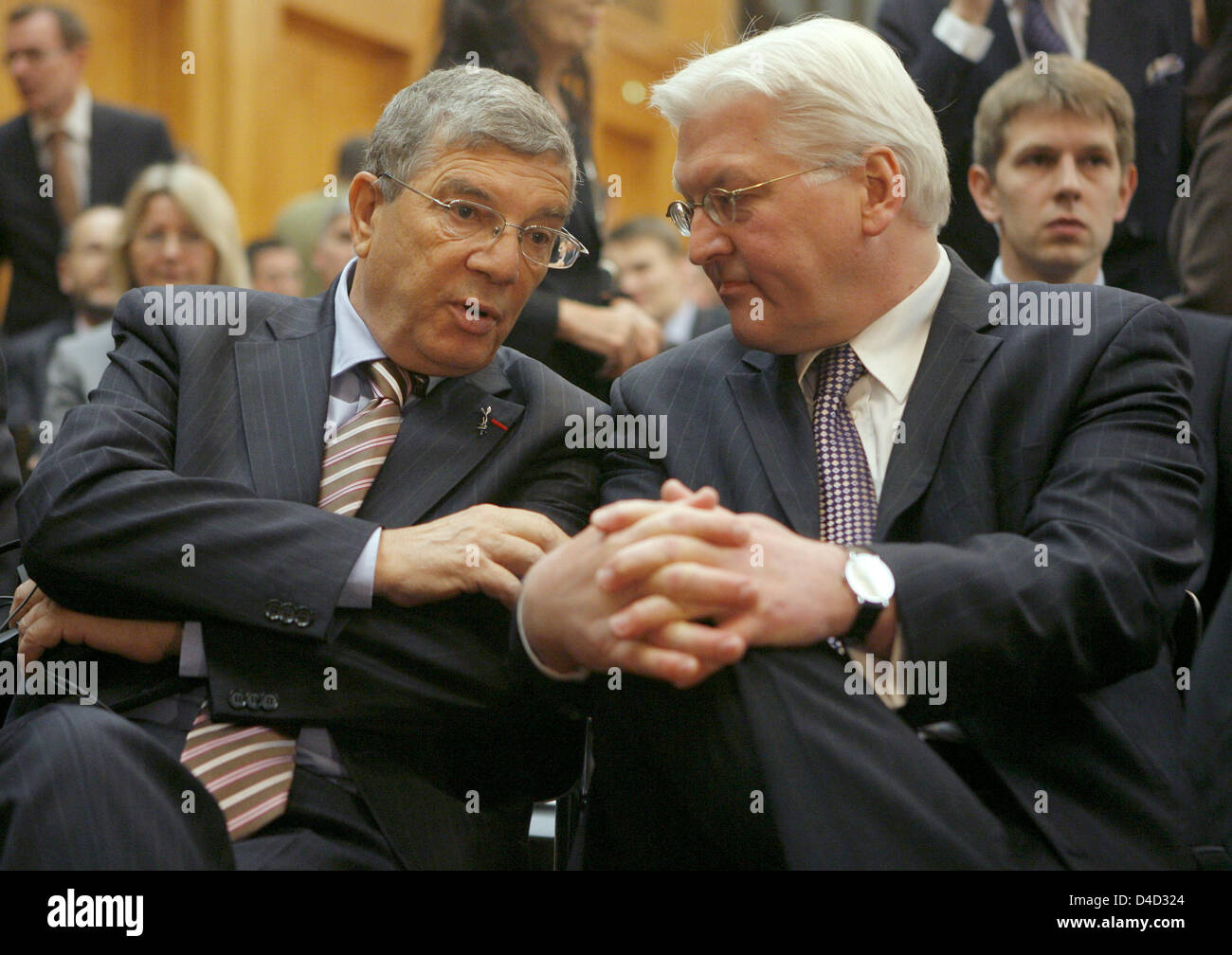 (L-R) Avner Shalev, chairman of the Yad Vashem Holocaust museum in ...