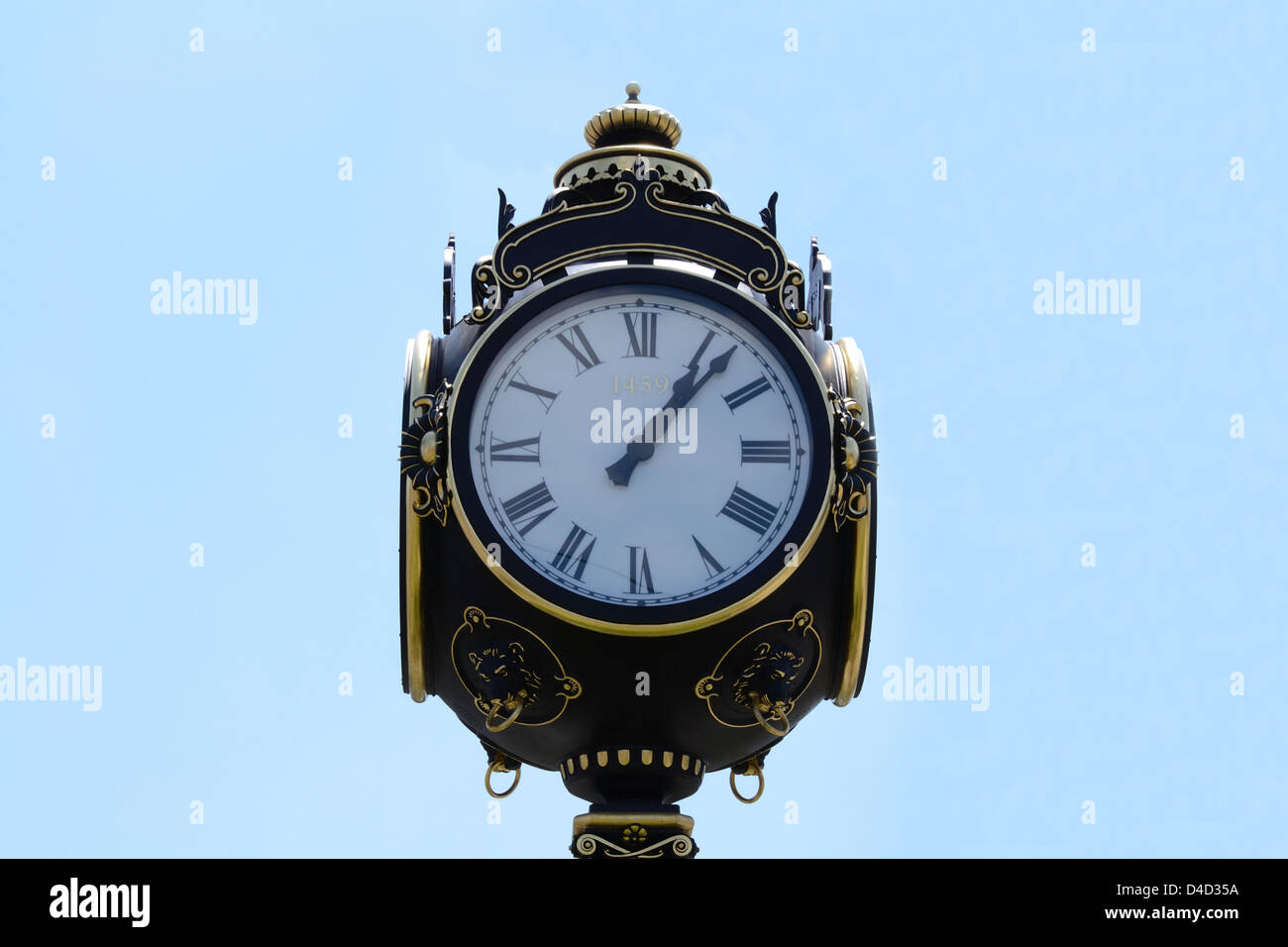 Metropolis clock hi-res stock photography and images - Alamy