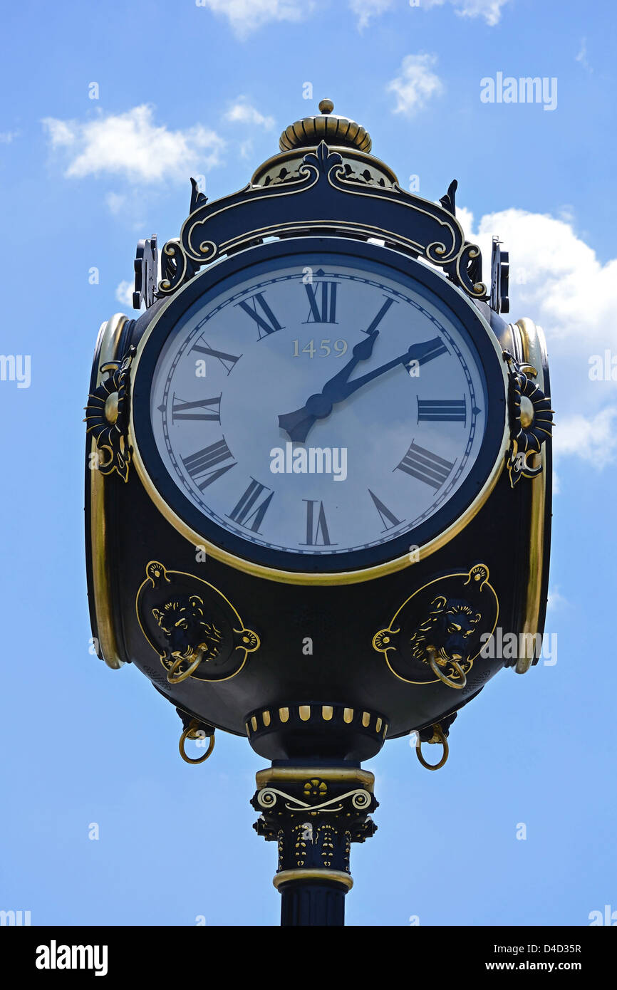 Metropolis clock hi-res stock photography and images - Alamy