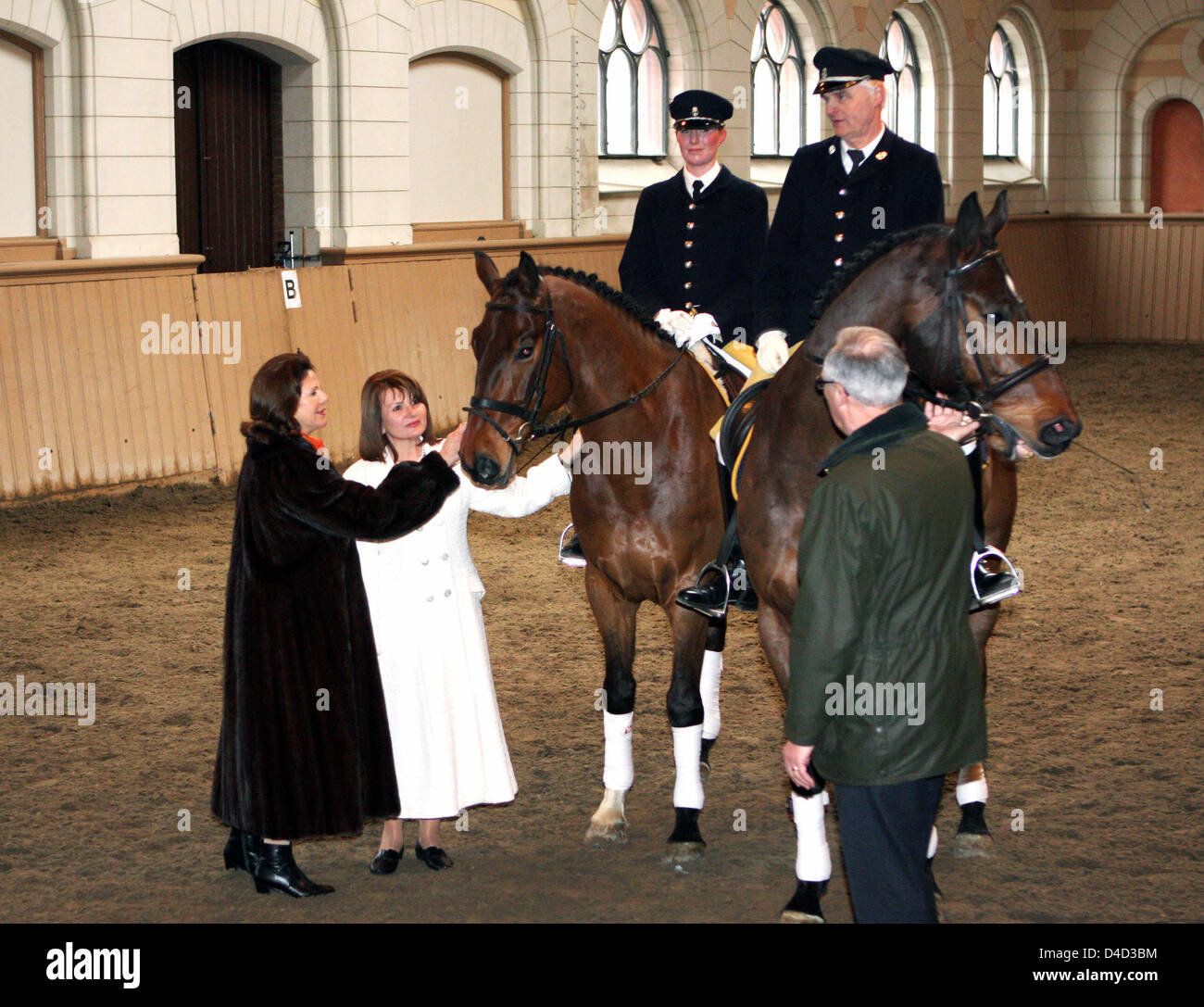 Queen Silvia of Sweden (l) shows her stables to Maria Basescu, wife of ...