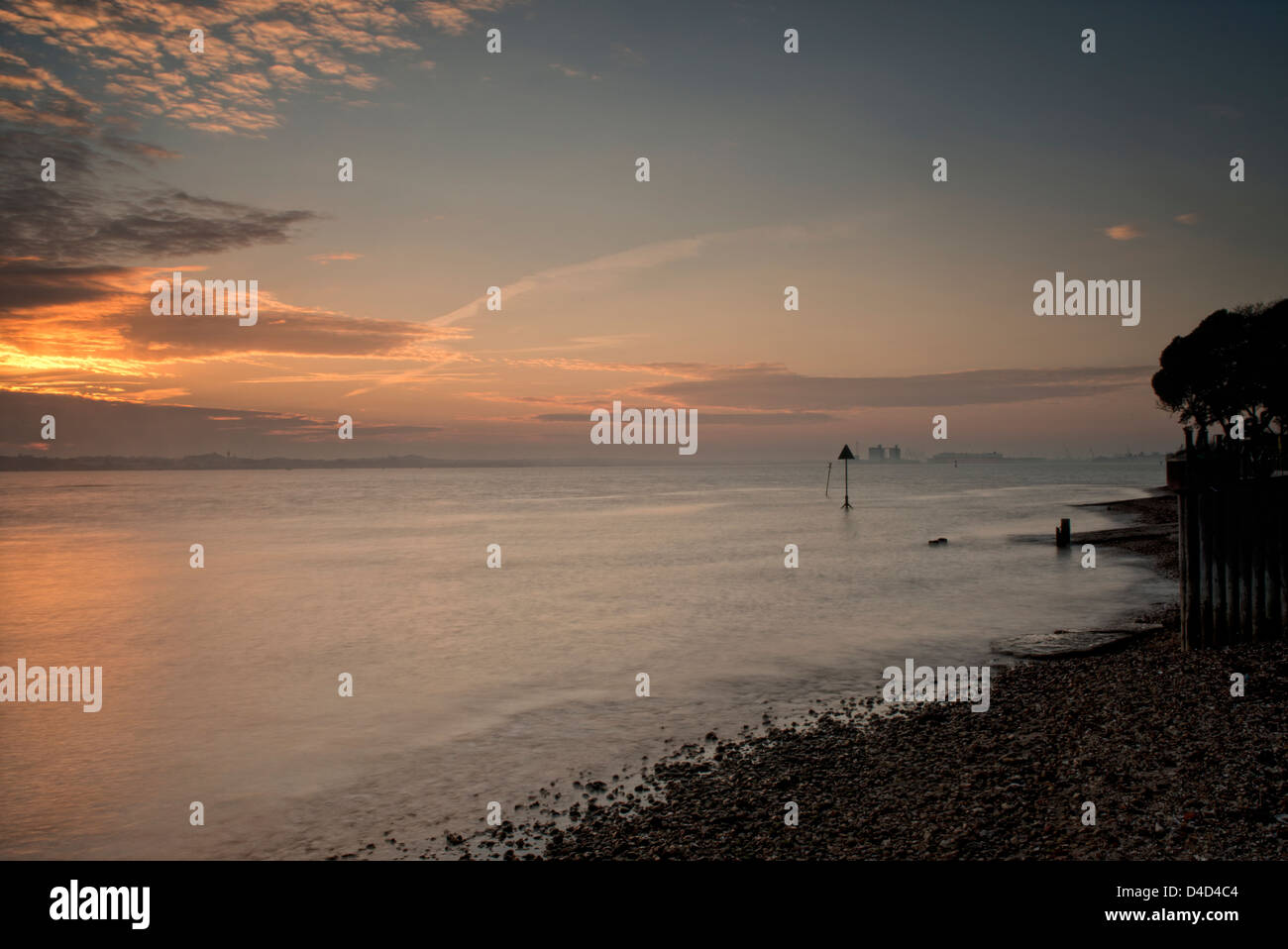 Sunset at southampton docks hi-res stock photography and images - Alamy