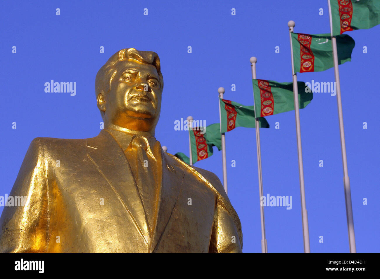 Turkmenistan statue flags hi-res stock photography and images - Alamy