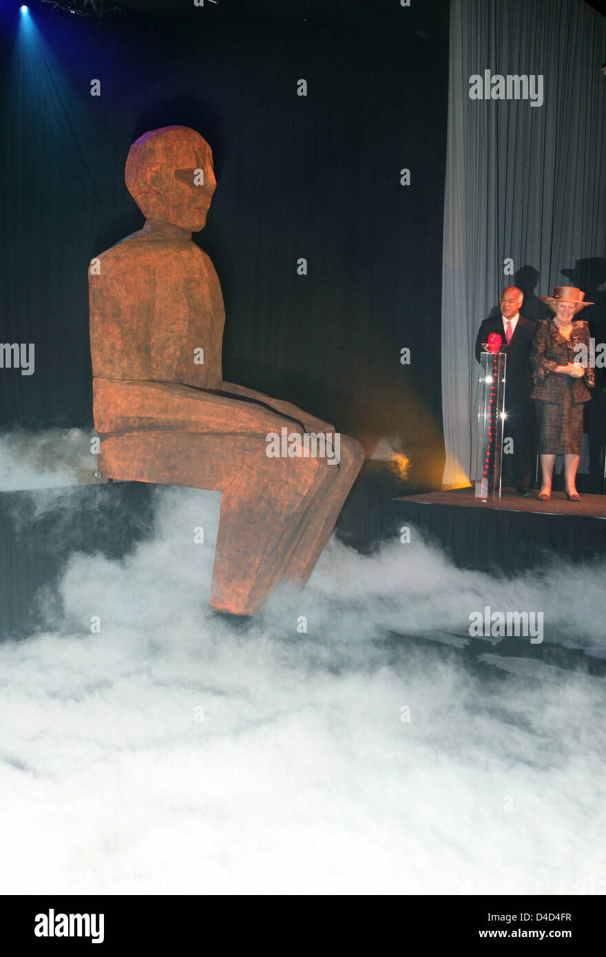 Queen Beatrix of the Netherlands takes a look at the exhibition 'Corpus ...