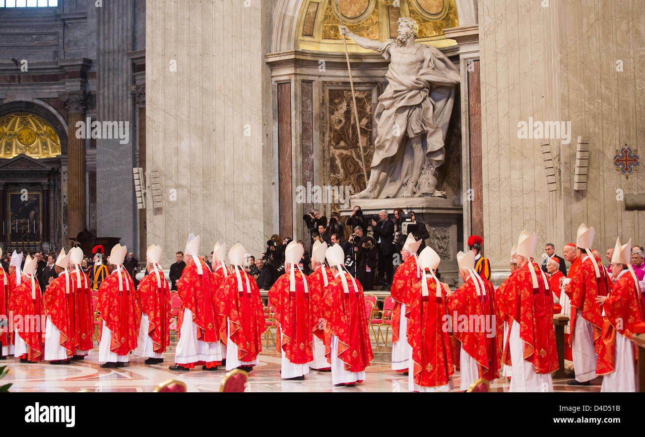 Cardinals arrive for the religious mass 'Pro Eligendo Romano Pontifice ...
