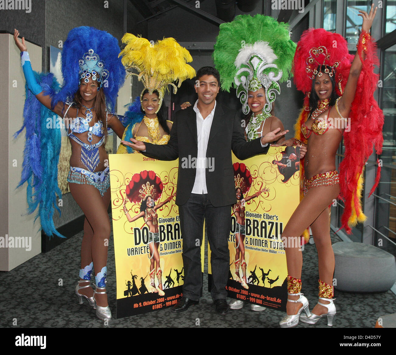 Brazilian former soccer striker Giovane Elber (C) smiles with Brazilian ...