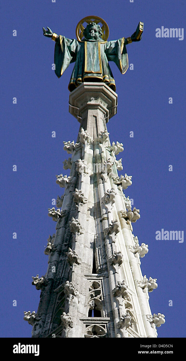 The picture shows Munich's emblem figure 'Kindl' on top of the town ...
