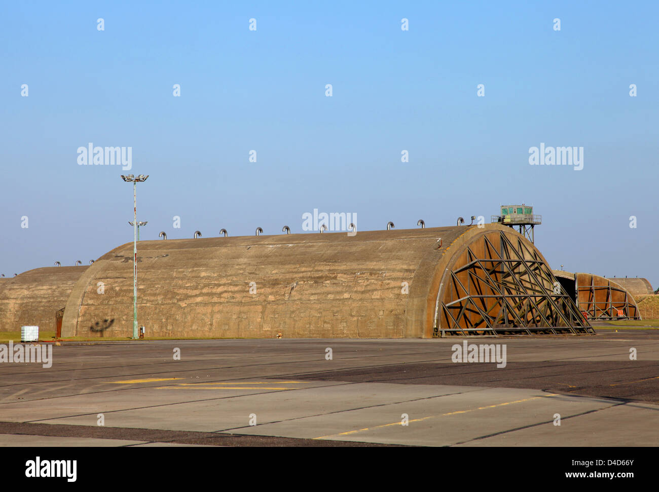 Hangar at Upper Heyford Airbase Stock Photo - Alamy