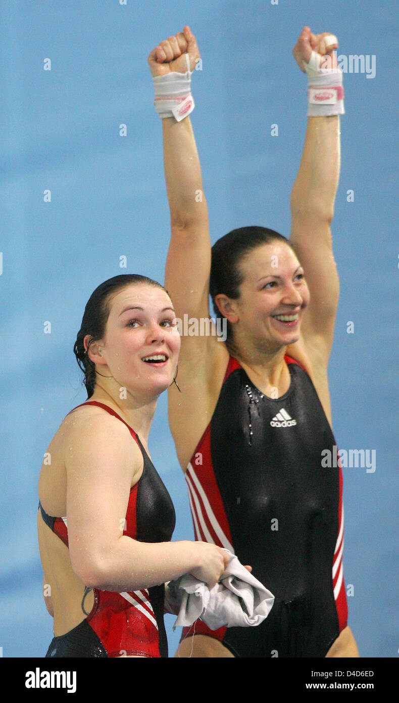 Nora Schubinski (L) and Anettt Gramm (R) cheer winning the women's 10m ...