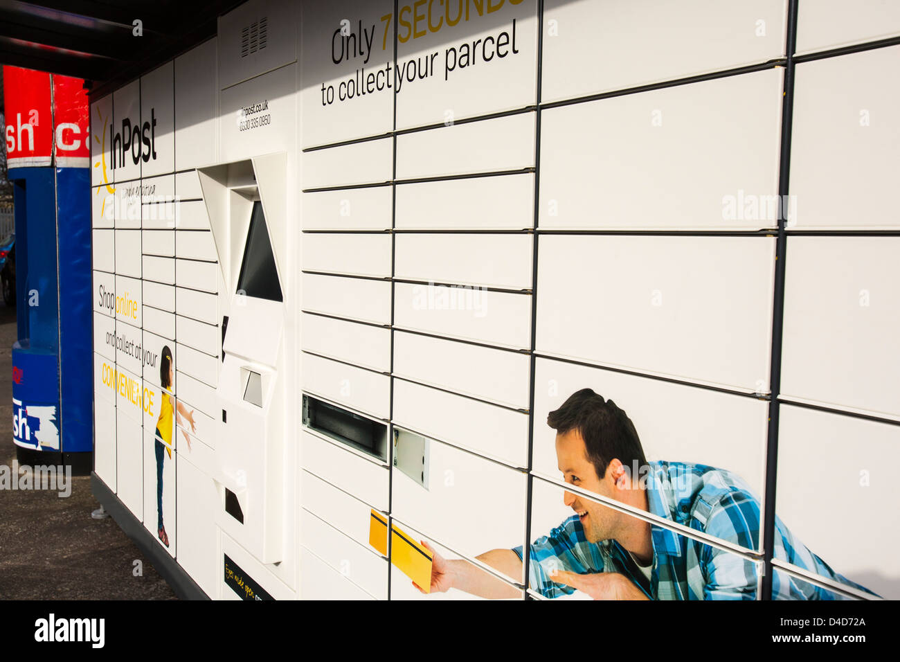 Parcel collection hi-res stock photography and images - Alamy