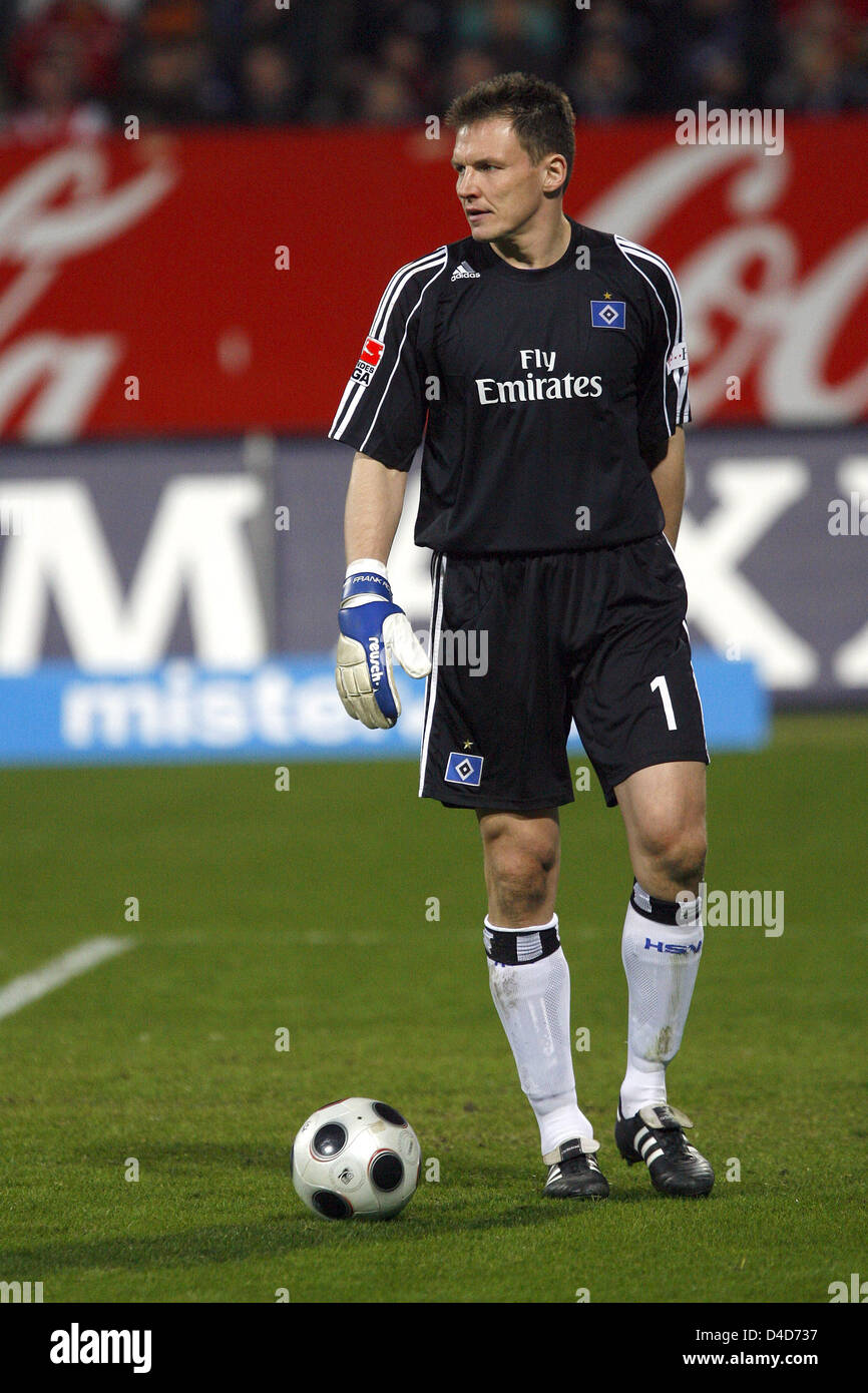 Hamburg's goalie Torwart Frank Rost is pictured in action during the ...