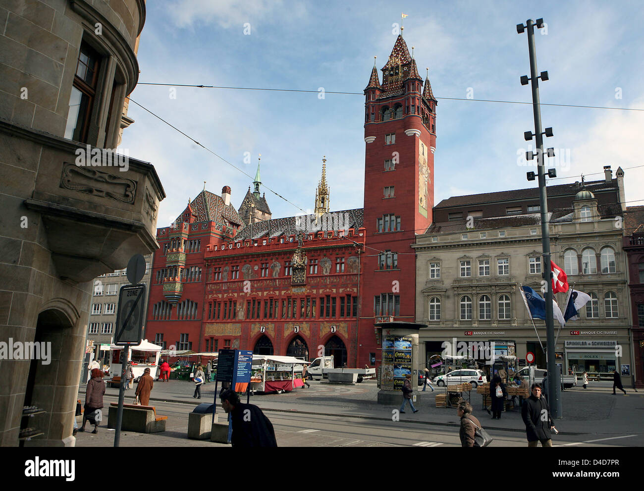 The picture shows the market square and the town hall in Basel ...