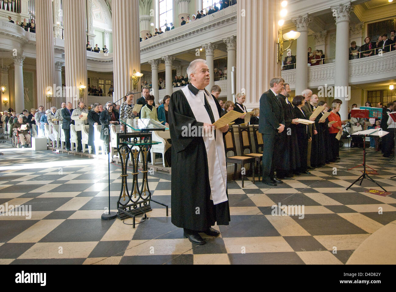The long-time vicar of the Nicolai Church Christian Fuehrer celebrates ...