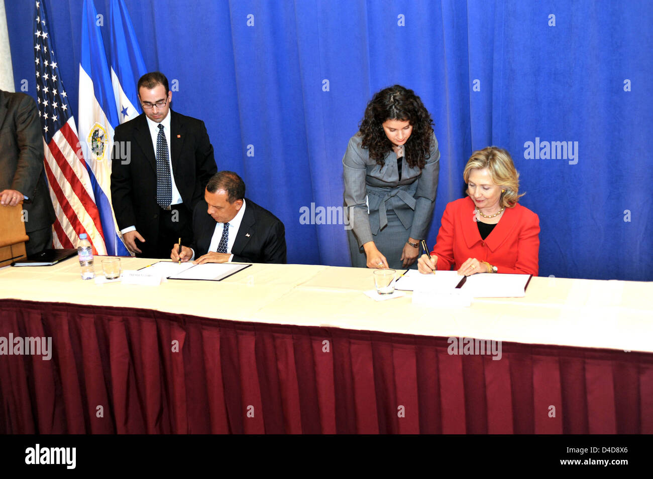 Secretary Clinton and Honduran President Lobo Sign a Memorandum of ...