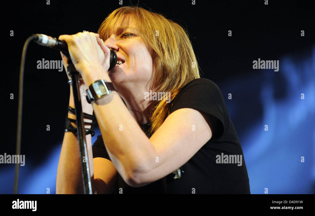 Singer Beth Gibbons of British triphop band Portishead is intense ...
