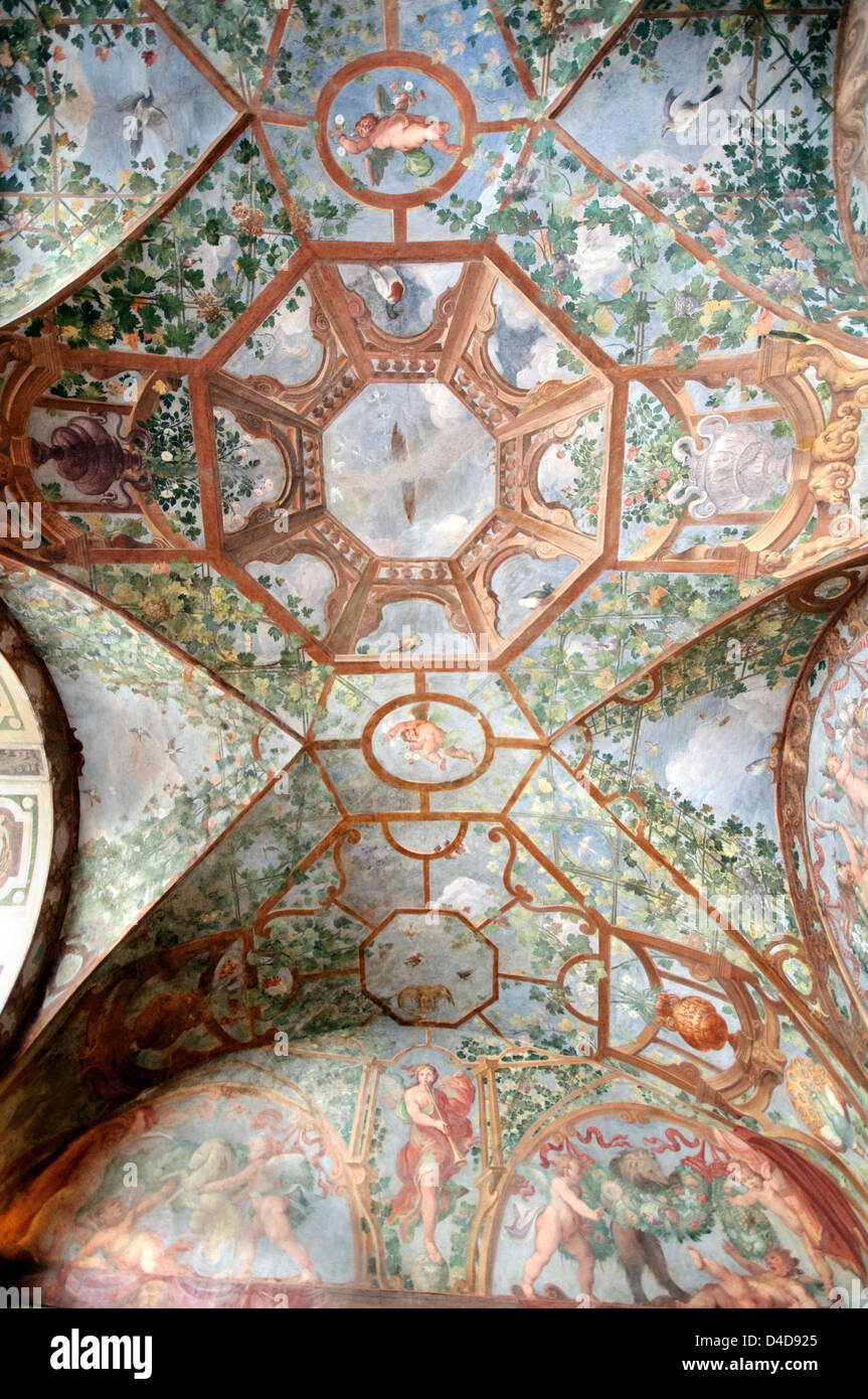 Renaissance vaults hi-res stock photography and images - Alamy