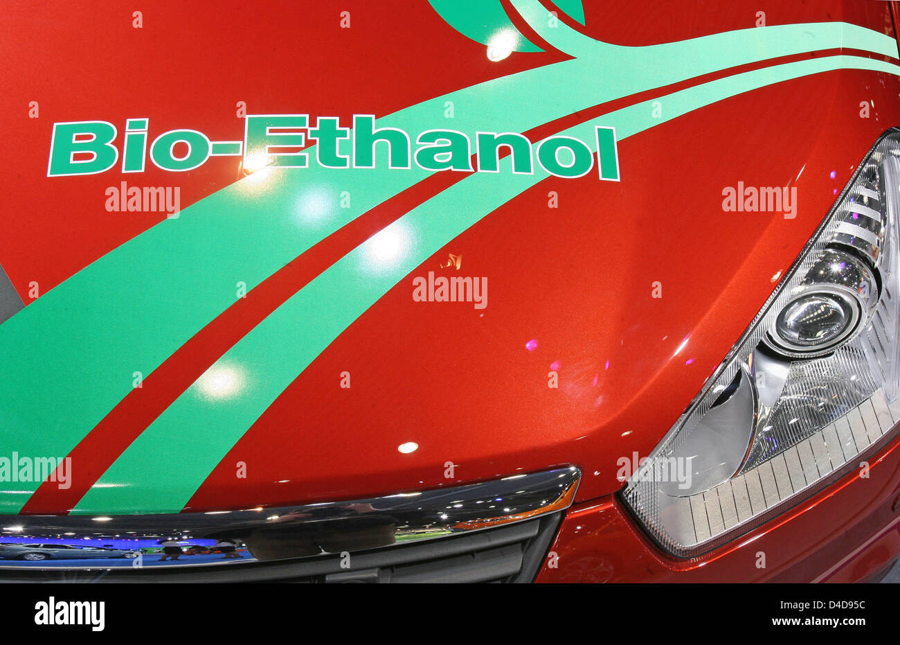 Ford presents a C-Max version to be fueled with bioethanol at the Auto ...