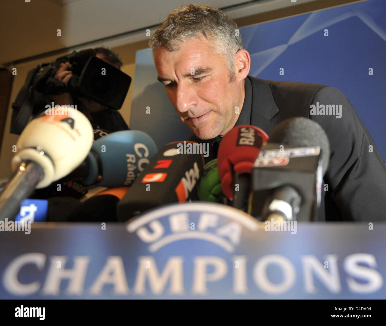 The head coach of Bundesliga club Schalke 04, Mirko Slomka, arrives at ...