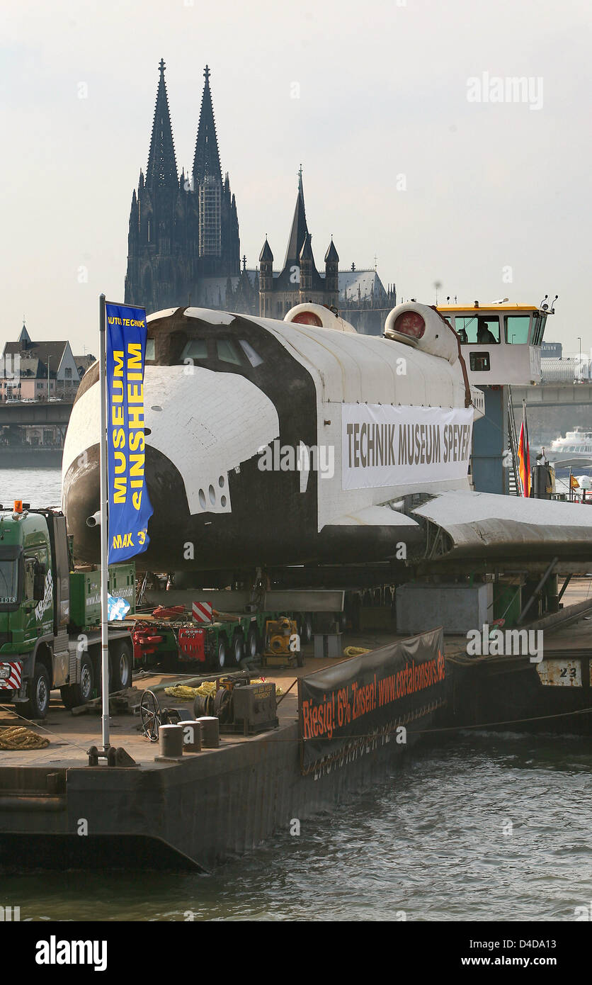 Former Russian space shuttle 'Buran' is ferried through Cologne in ...
