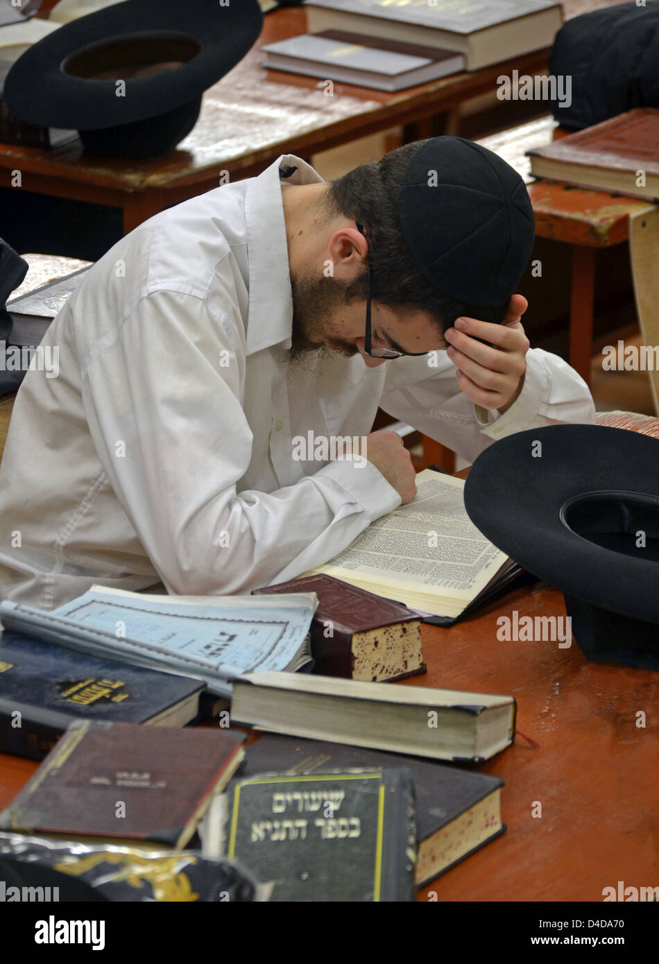 Jewish religious study hi-res stock photography and images - Alamy