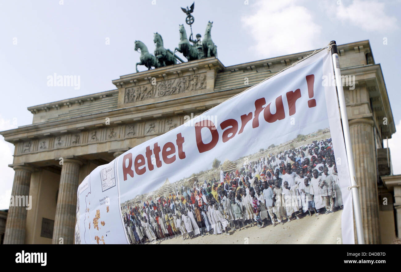 Activists hold a banner reading 'Save Darfur' in front of the ...