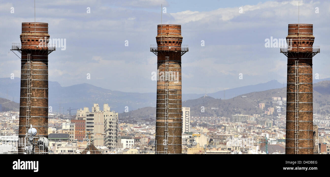 View from the Montjiuc over the so-called Tres Ximines (Three Chimneys ...