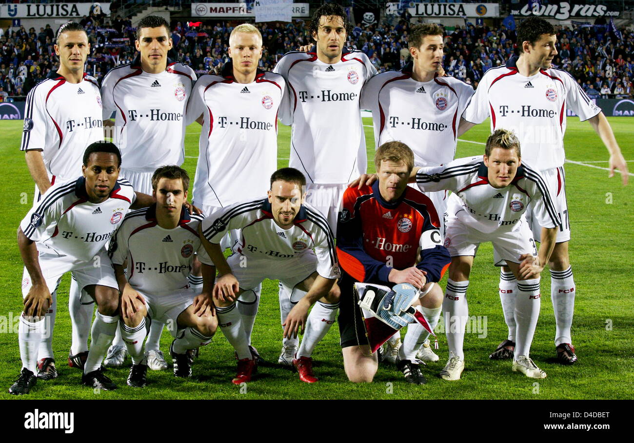 Munich's players (back row L-R) Martin Demichelis, Lucio, Christian ...