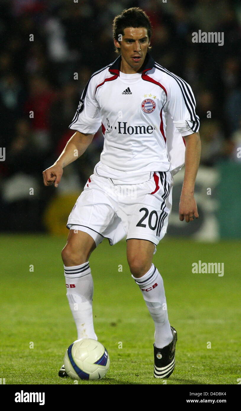 Munich's midfielder Jose Ernesto Sosa is on the ball in the UEFA Cup ...