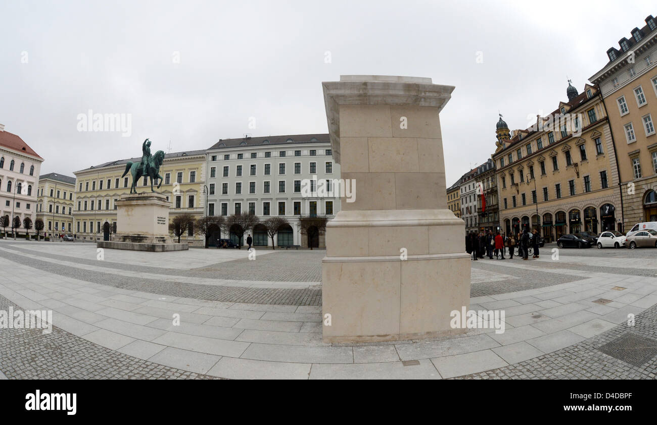 A replica of the Fourth Plinth in London's Trafalgar Square by ...