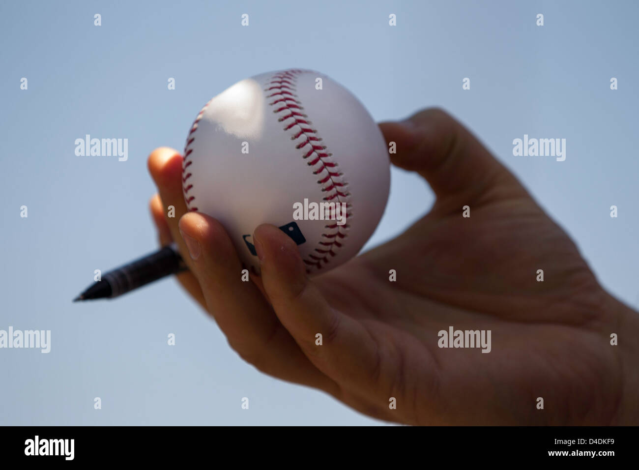 Signing baseball hi-res stock photography and images - Alamy