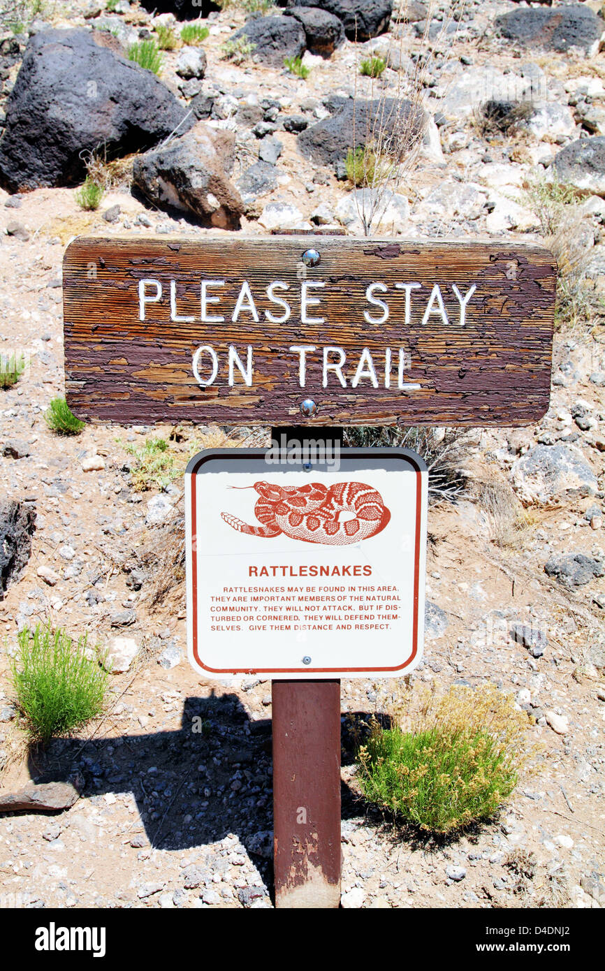 Rattlesnake warning sign hi-res stock photography and images - Alamy