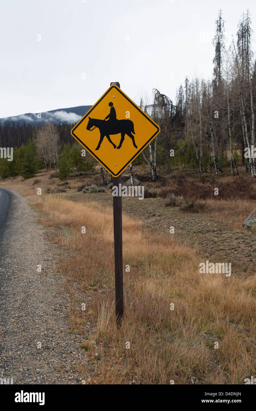 Horse warning sign hi-res stock photography and images - Alamy