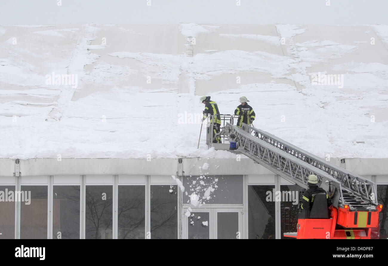 Firemen free snow from the roof of a large tent in Mainz, Germany, 12 ...