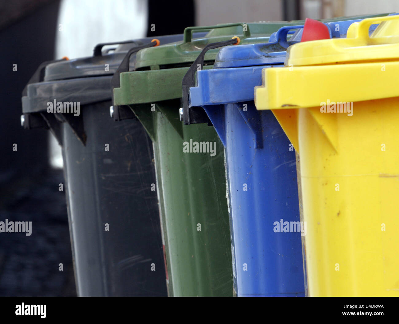 Waste separation bins pictured in Lich, Germany, 06 February 2008 ...