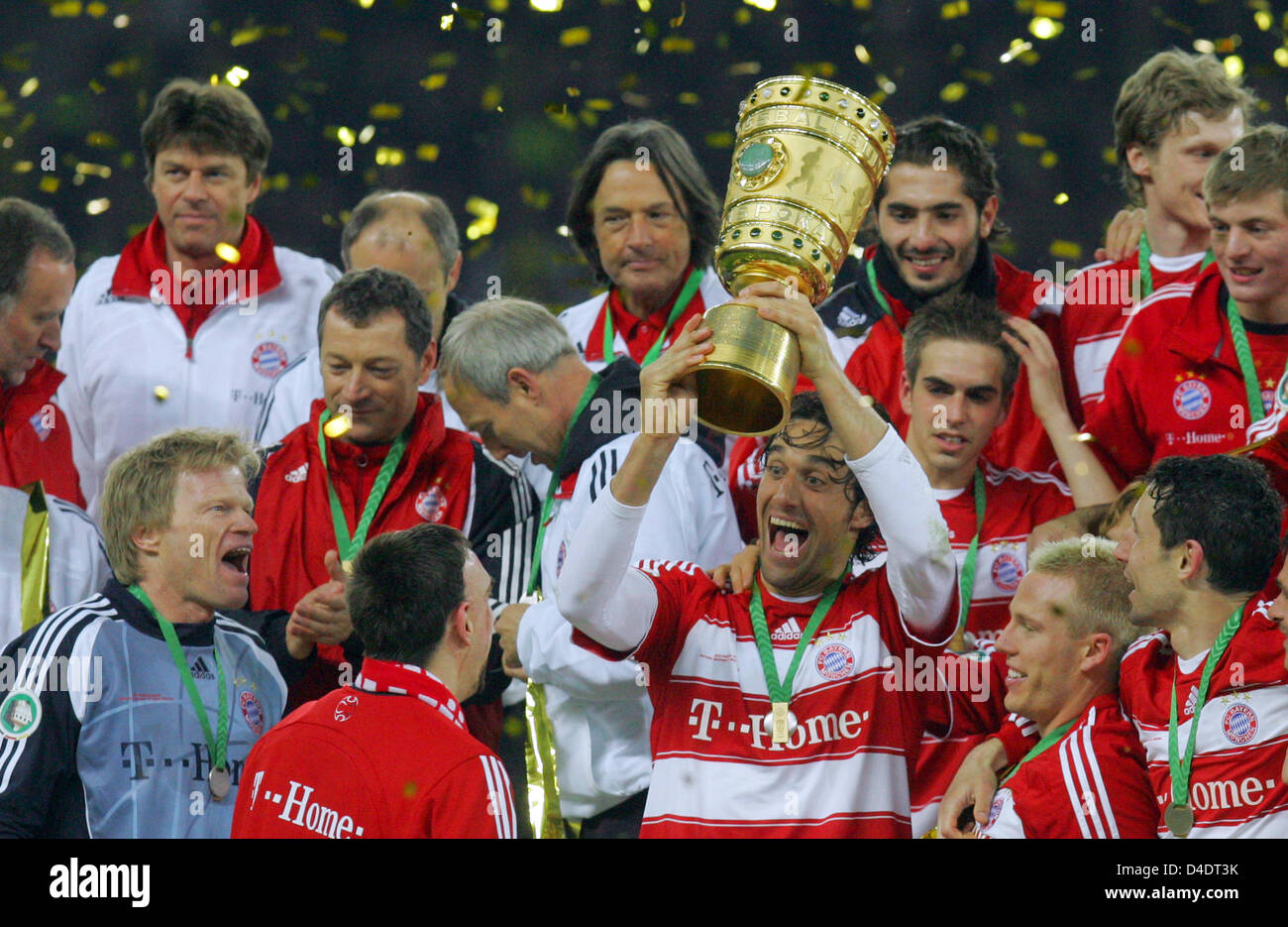 Luca toni trophy hi-res stock photography and images - Alamy