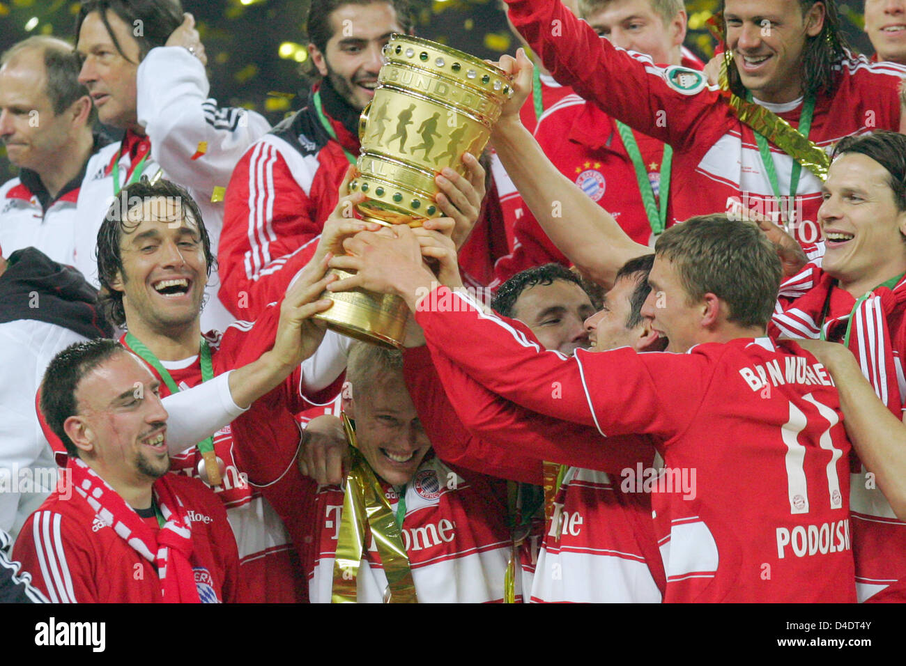 Luca toni trophy hi-res stock photography and images - Alamy