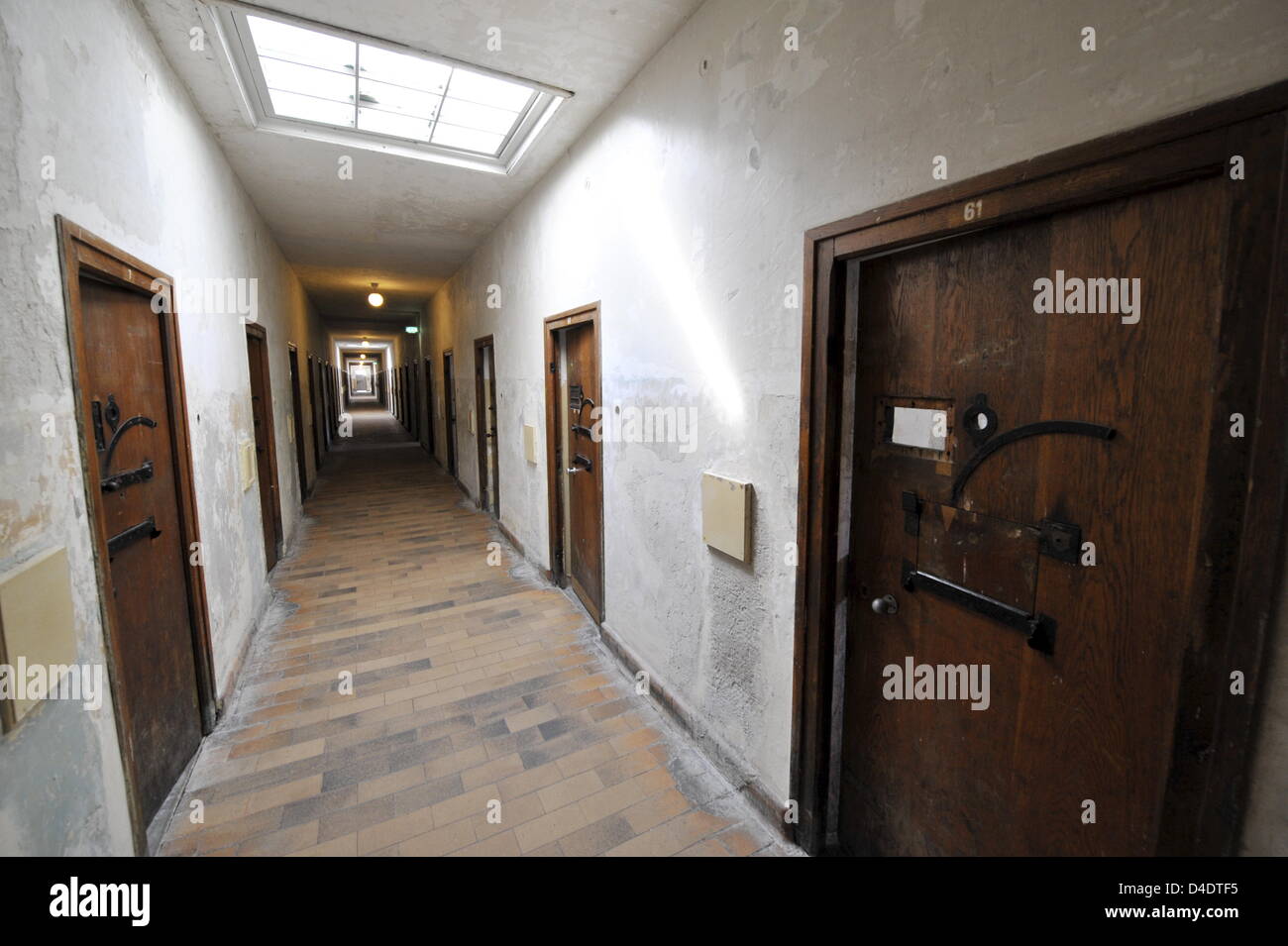 Prison wing hi-res stock photography and images - Alamy