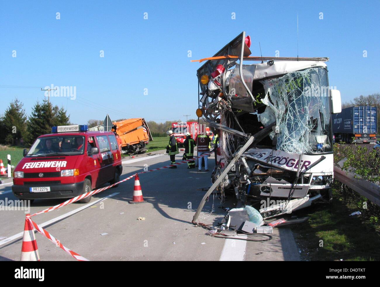 Several people were injured in a bus accident on A 24 Berlin-Hamburg ...