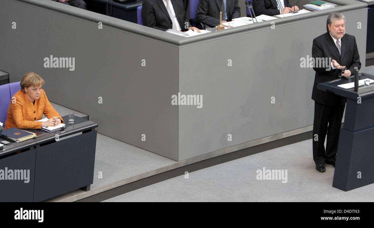 Chairman of the German Social Democratic Party (SPD), Kurt Beck (R ...