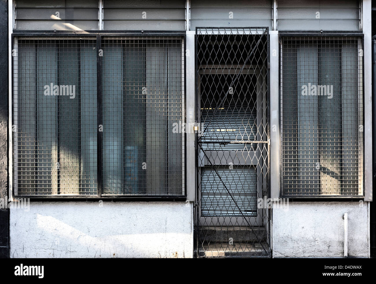 Locked up / secured / closed down shop front Stock Photo - Alamy