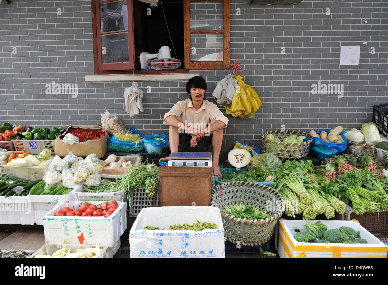 shanghai street market Stock Photo - Alamy