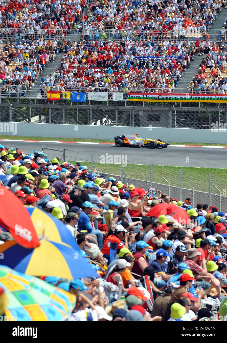 Spanish F1 driver Spanish Fernando Alonso of Renault steers his car on ...