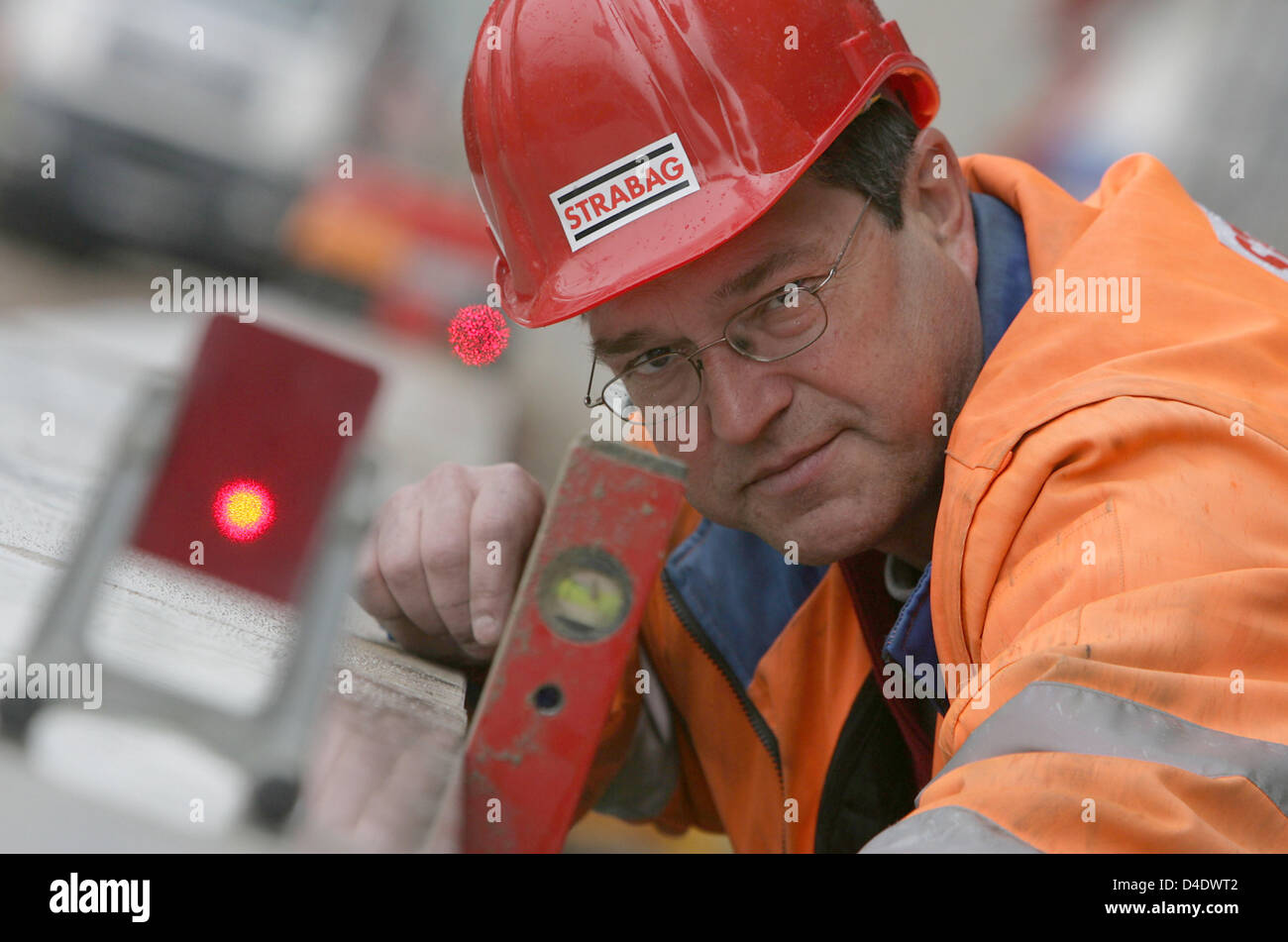 An employee of 'Strabag AG' checks the correct position of a concrete ...