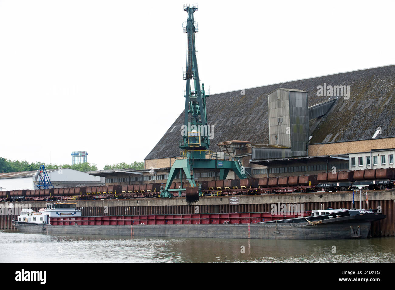 Train loading dock hi-res stock photography and images - Alamy