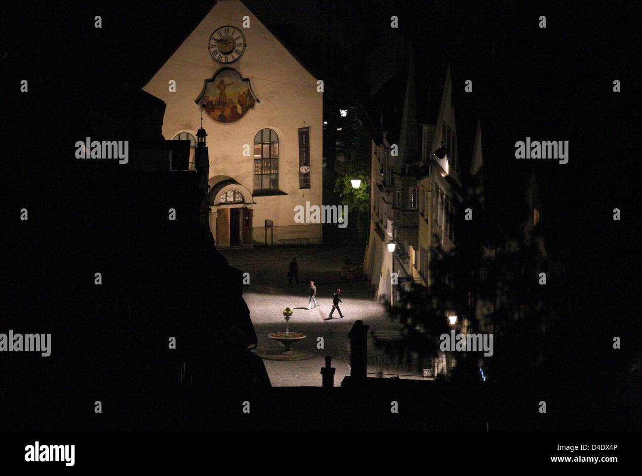 Set it off hi-res stock photography and images - Alamy