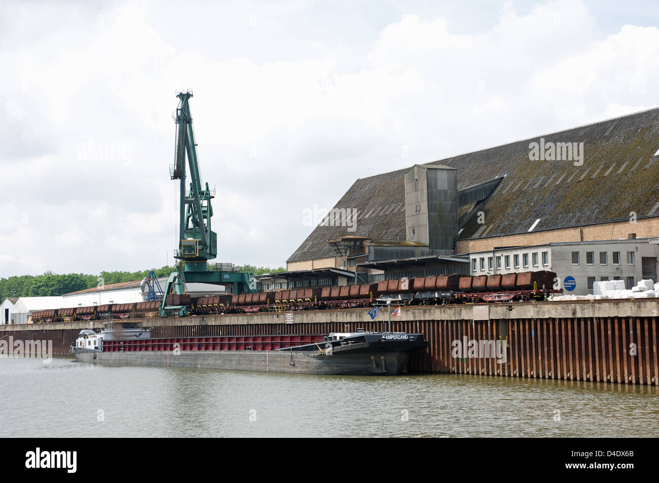 Loading coal train hi-res stock photography and images - Alamy