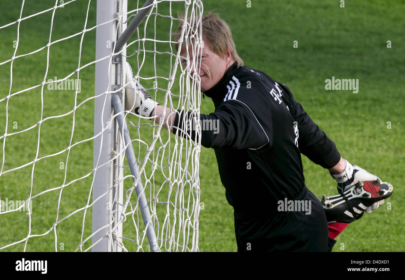 FC Bayern Munich's goalkeeper Oliver Kahn is shown during the final ...
