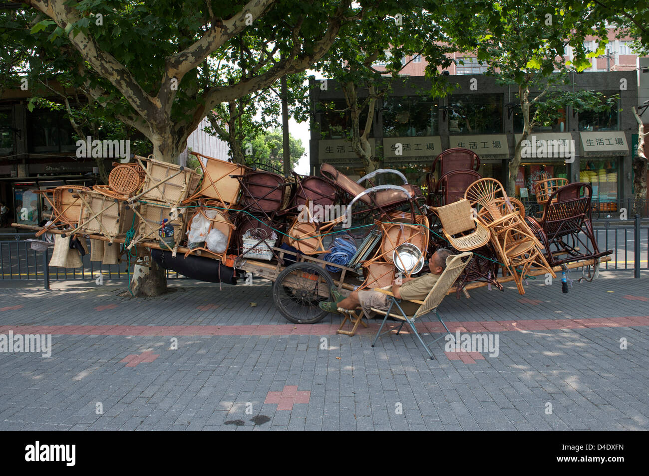 chair vendor in shanghai Stock Photo - Alamy