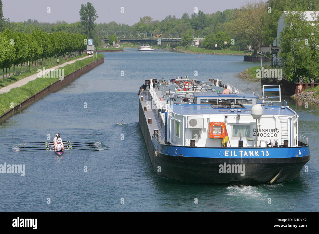 The new German eight-man scull (L) with coxswain Peter Thiede (front ...