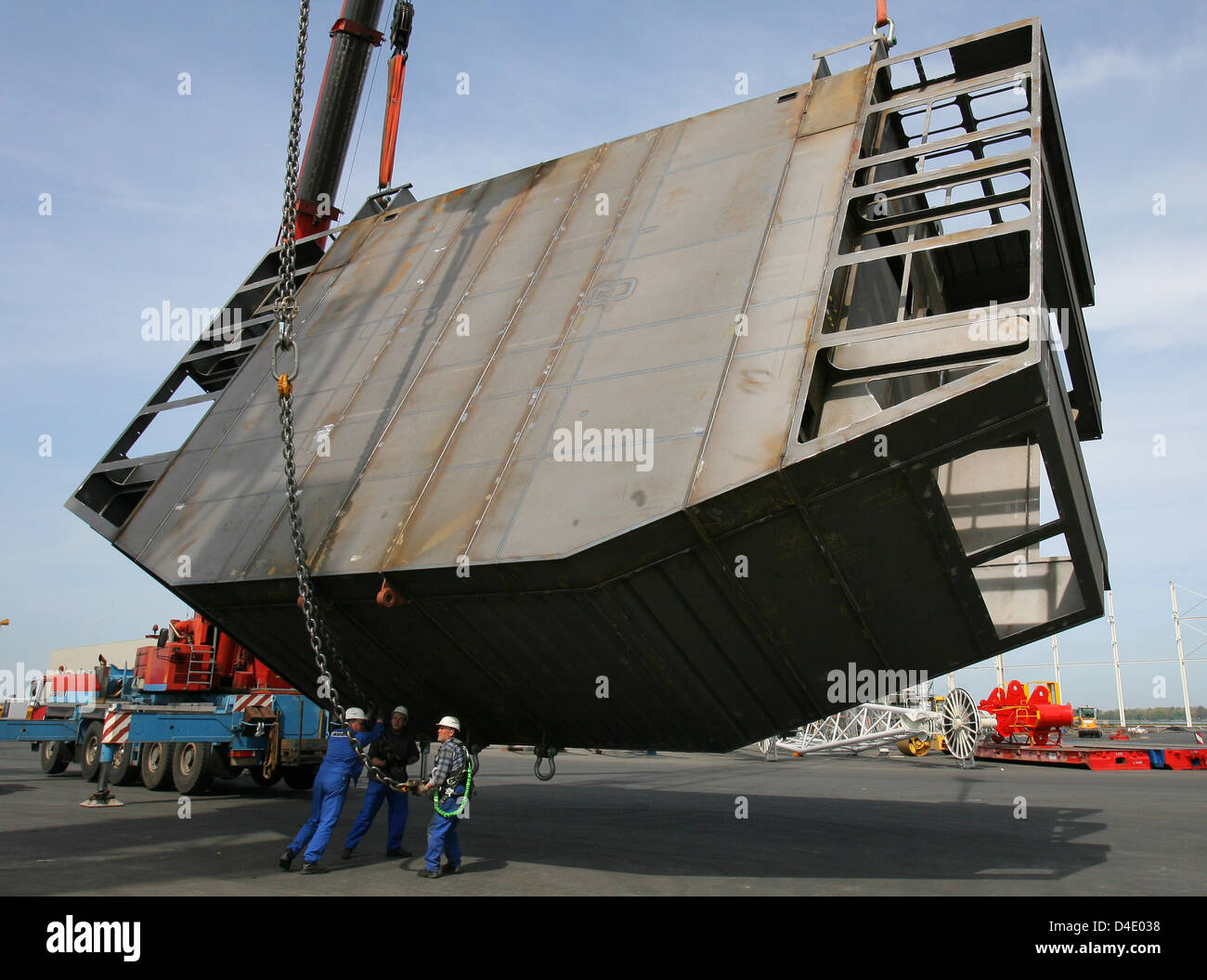 Buckling load hi-res stock photography and images - Alamy