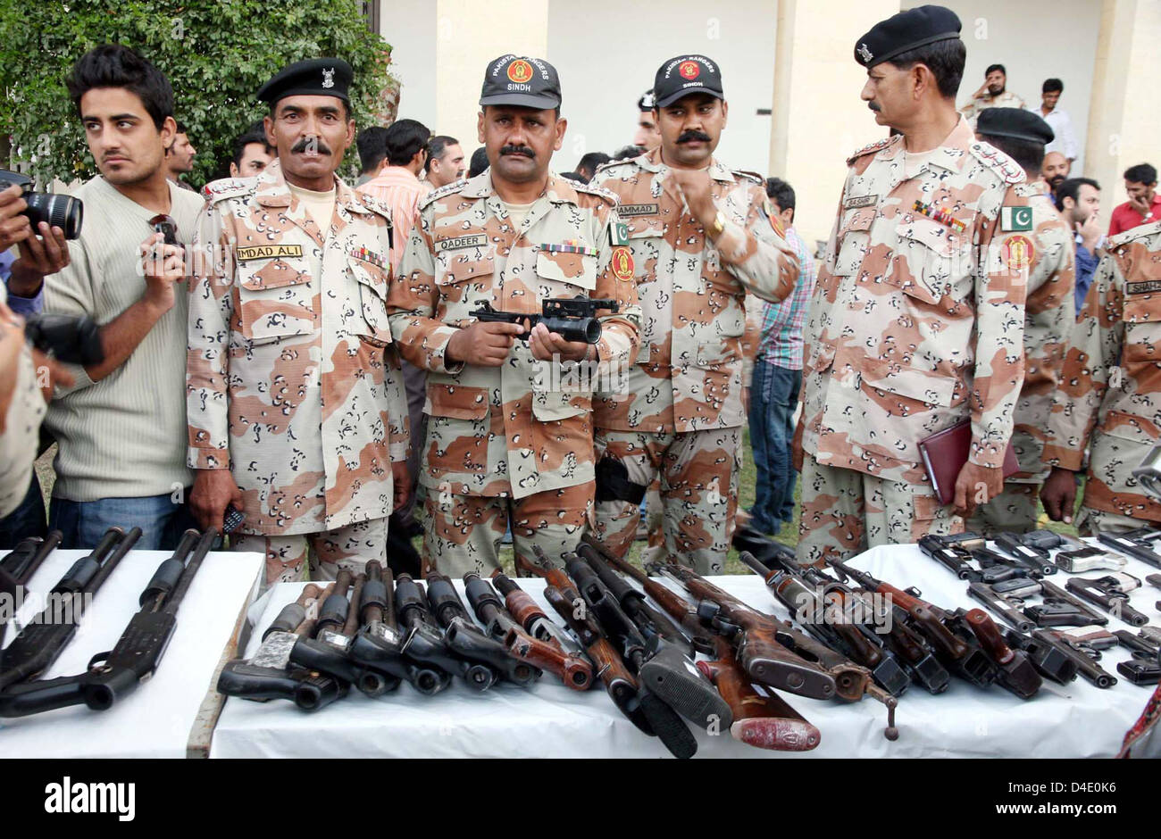 Karachi Rangers Officials High Resolution Stock Photography and Images ...